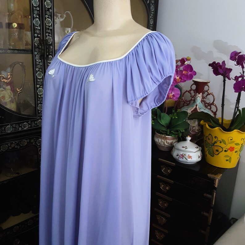 Vintage Claire Sandra Nightgown in Pastel Lilac Supersweep 144 Inches ...