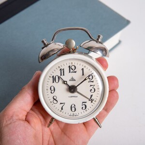 Small Bell Alarm Clock, Vintage White Clock, Aradora Victory Alarm ...