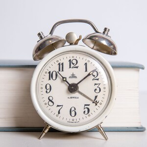 Small Bell Alarm Clock, Vintage White Clock, Aradora Victory Alarm ...