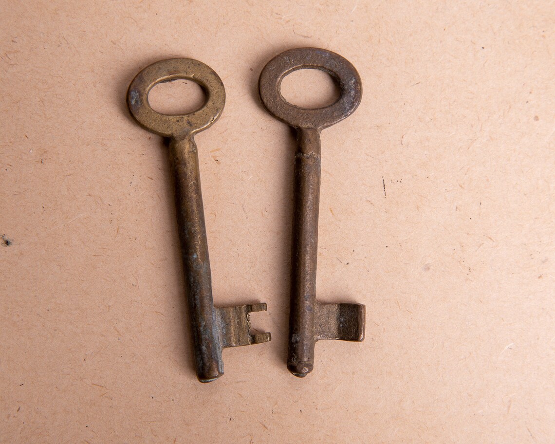 Old Metal Skeleton Keys Set of 2 Vintage Skeleton Keys - Etsy