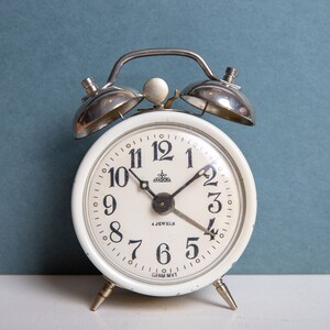 Small Bell Alarm Clock, Vintage White Clock, Aradora Victory Alarm ...