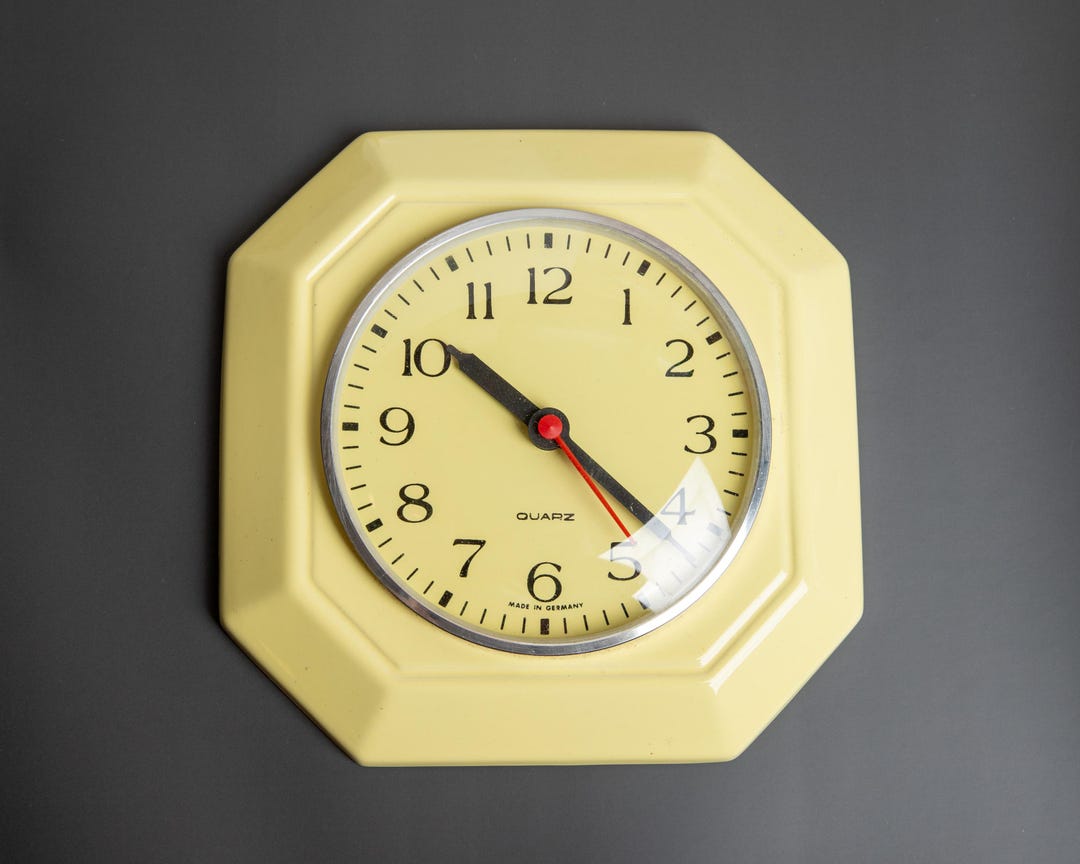 Vintage Kitchen Clock, Pastel Yellow Ceramic Quartz Wall Clock, Vintage ...
