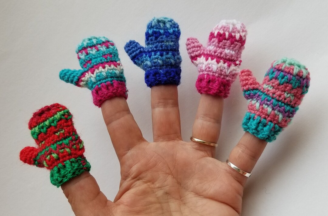 Mini Zig Zag Mittens Key Chain / Zig Zag Striped Mitt Ornaments ...