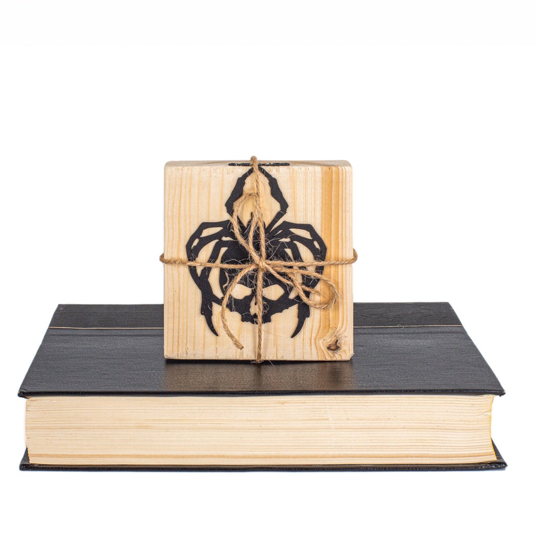 Skull Spider Bookmark: Goth Horror Bookish Gift - Etsy