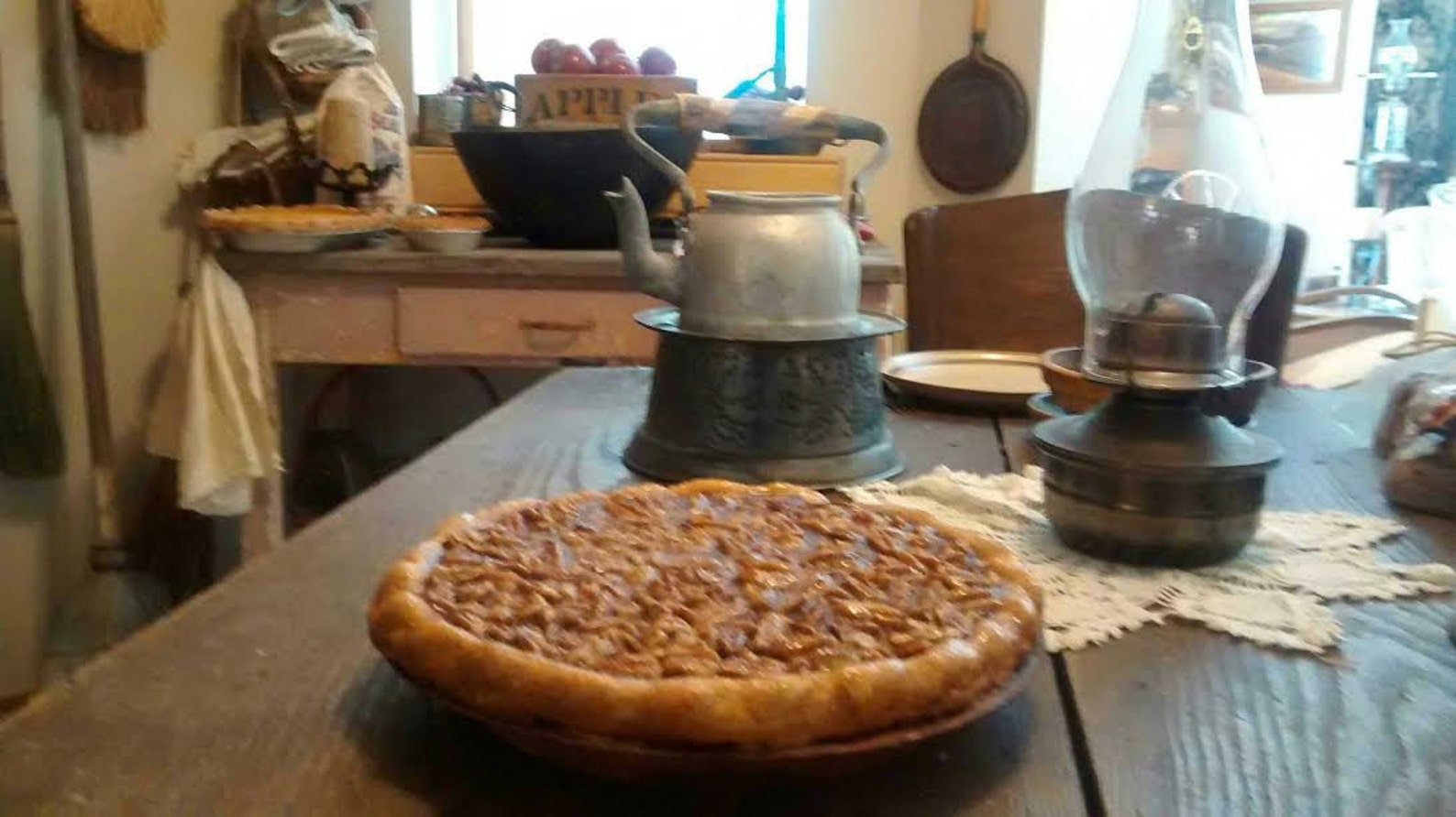 FAKE Pecan Pie 9" Inch - Looks and Smells Like Just Grandma's Freshly ...