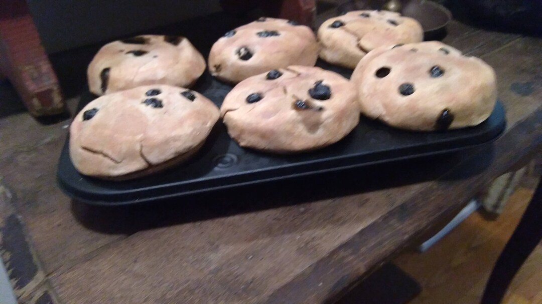Fake Blueberry Muffins in Silver or Look a Like Cast Iron Pan Great for ...