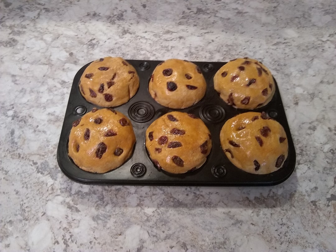 Fake Cranberry Muffins in Silver or Look a Like Cast Iron Pan - Great ...