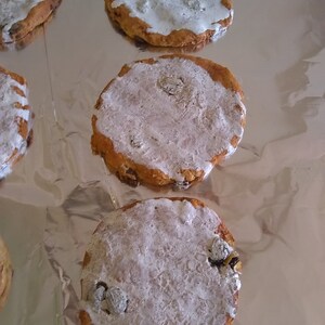 Fake Old Fashion Oatmeal Raisin Cookies (6-12 Piece) - Primitive Bowl ...
