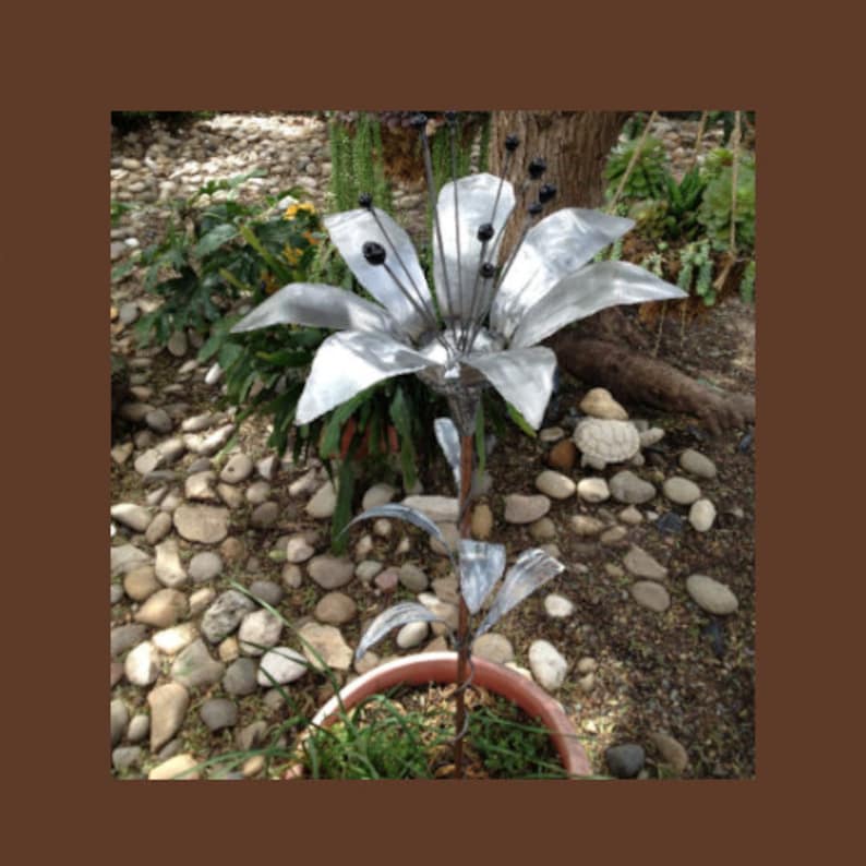 Metal Lilly Flower, Custom Painted Flower Sculpture, Handmade Lilly ...