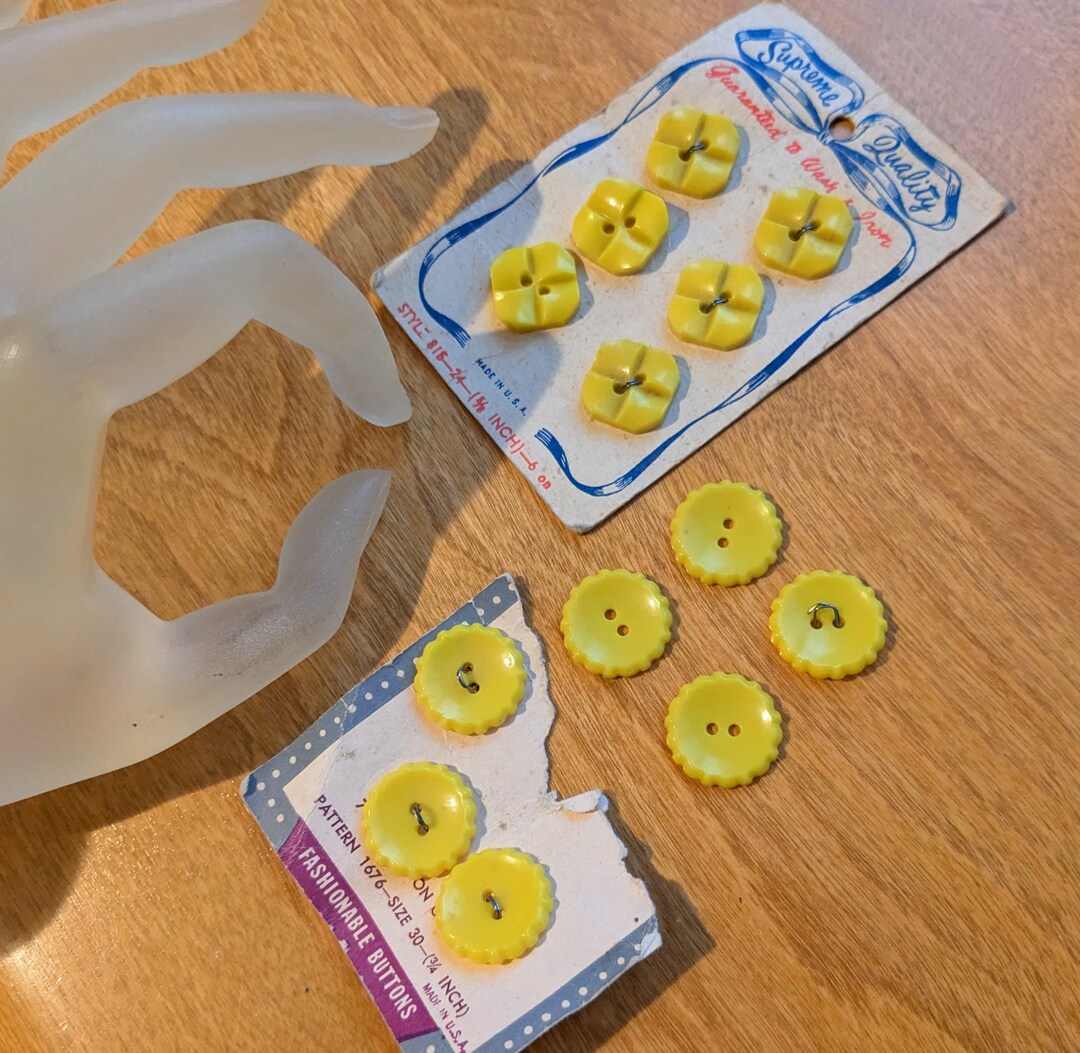 Vintage MCM Fun Yellow Buttons Set of 13 Striking Mid Century 5/8 Inch ...