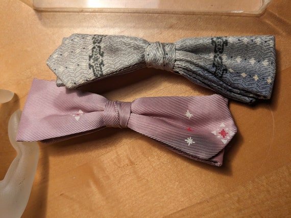 Vintage Pair Mens Bowties Unworn (?) In Original Box … - Gem