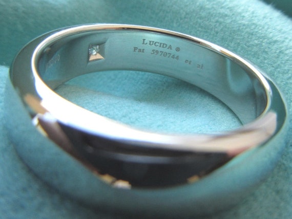 Tiffany and co wedding band store