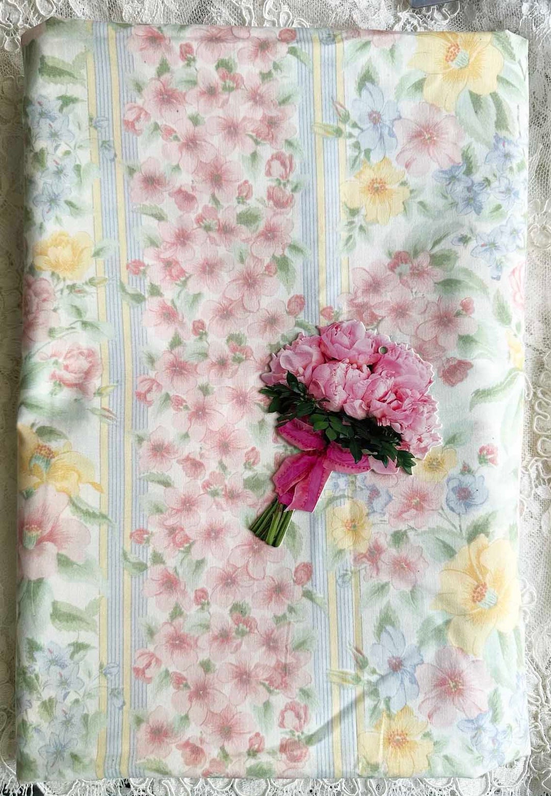 VINTAGE DAISY KINGDOM Dogwood Floral Pastel 100% Cotton Fabric Great ...