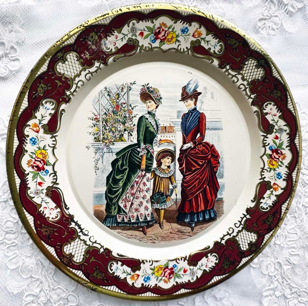 OLD FASHIONED WOMEN 8" Round Tin Plate Daher-decorated Ware Made in ...