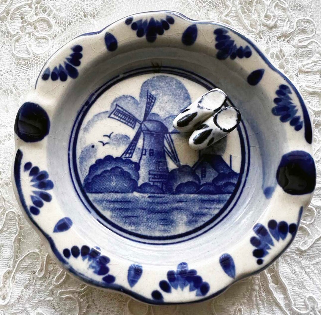 HOLLAND VINTAGE TRINKET or Ash Tray Scalloped Edge Ceramic With Small ...