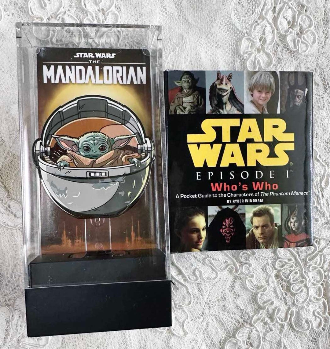 STAR WARS FIGPIN & Vintage Miniature Book Star Wars Episode 1 Who's Who ...