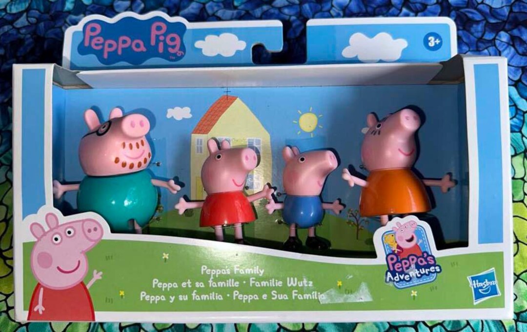 BOXED Set of PEPPA PIG Family P.V.C. Cake Toppers O.R. Action Figures ...