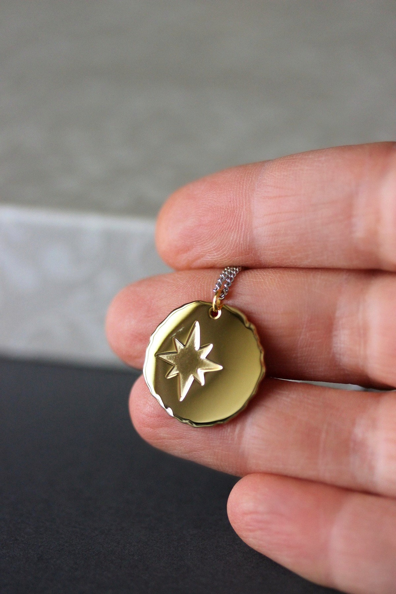 Gold Round Disk Pendant Minimalist Gold North Star Necklace - Etsy