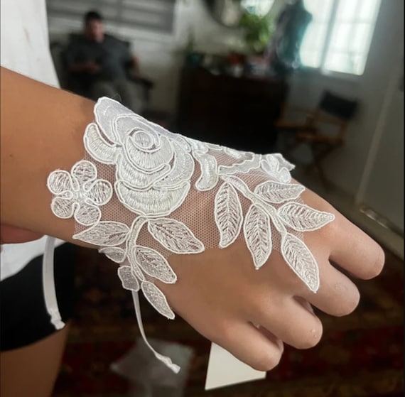 Ivory or White Wedding Gloves Bridal Gloves Lace Gloves Fingerless Gloves Ivory Gloves French Lace Gloves Bridal Cuffs Gauntlets Etsy UK