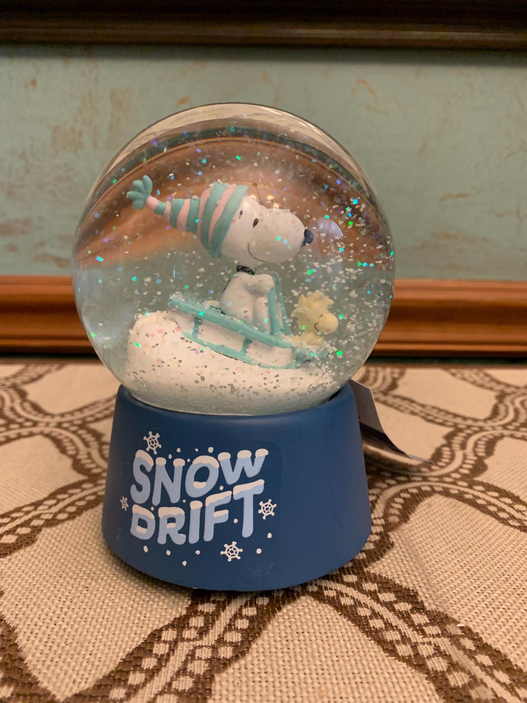 Peanuts Snoopy & Woodstock on a Sled in the Snow SNOW DRIFT Christmas ...