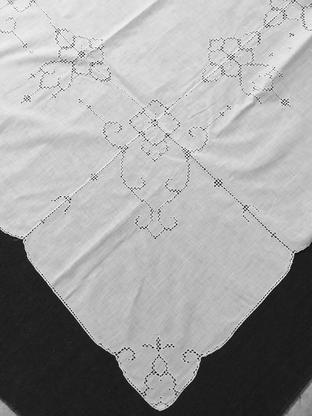 Vintage White Pull Thread Tablecloth Retro Cotton Handmade Scallop Edge ...