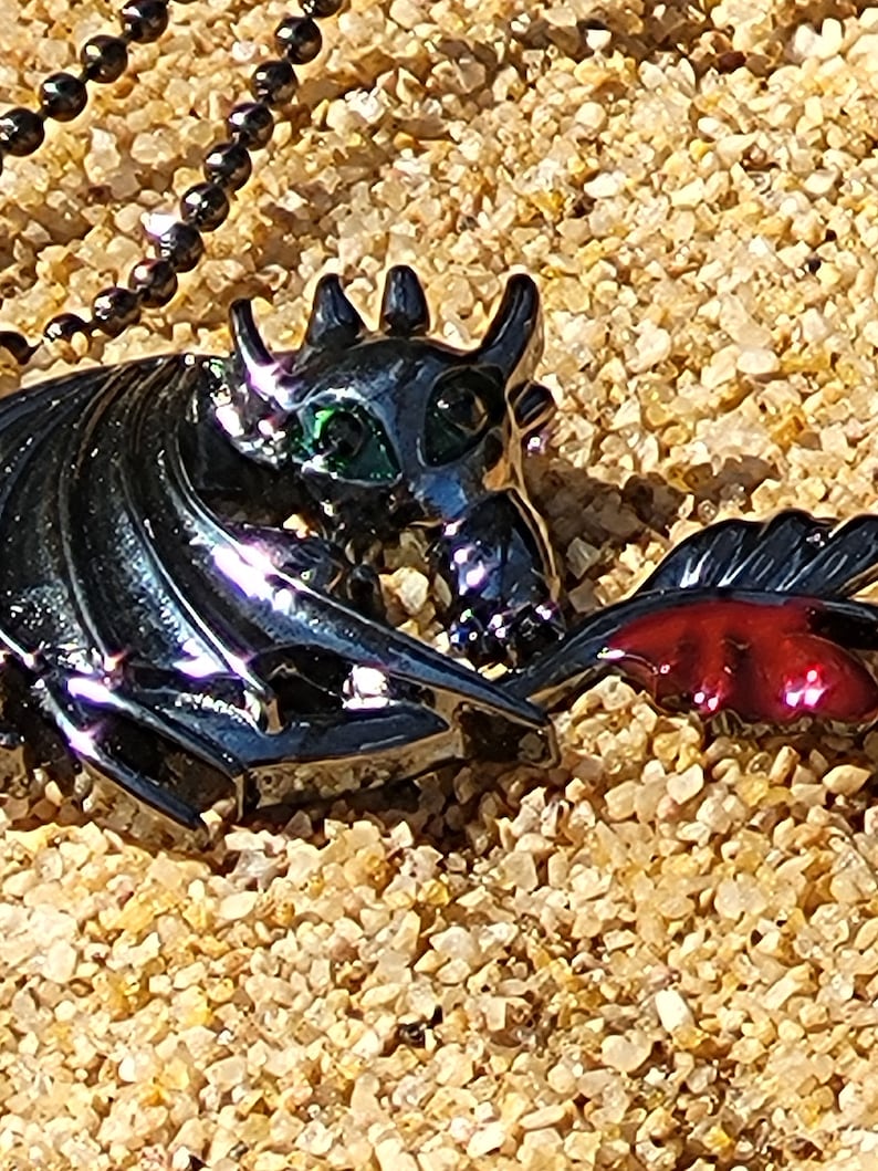 How to Train Your Dragon - Toothless Pendant Necklace - Unisex - 2 ...