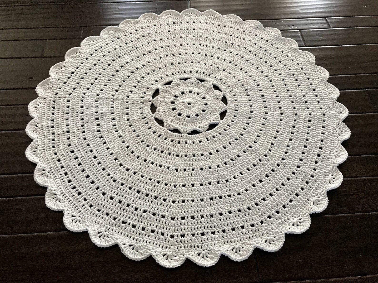 Modern Crochet Scalloped Round Rug - Etsy