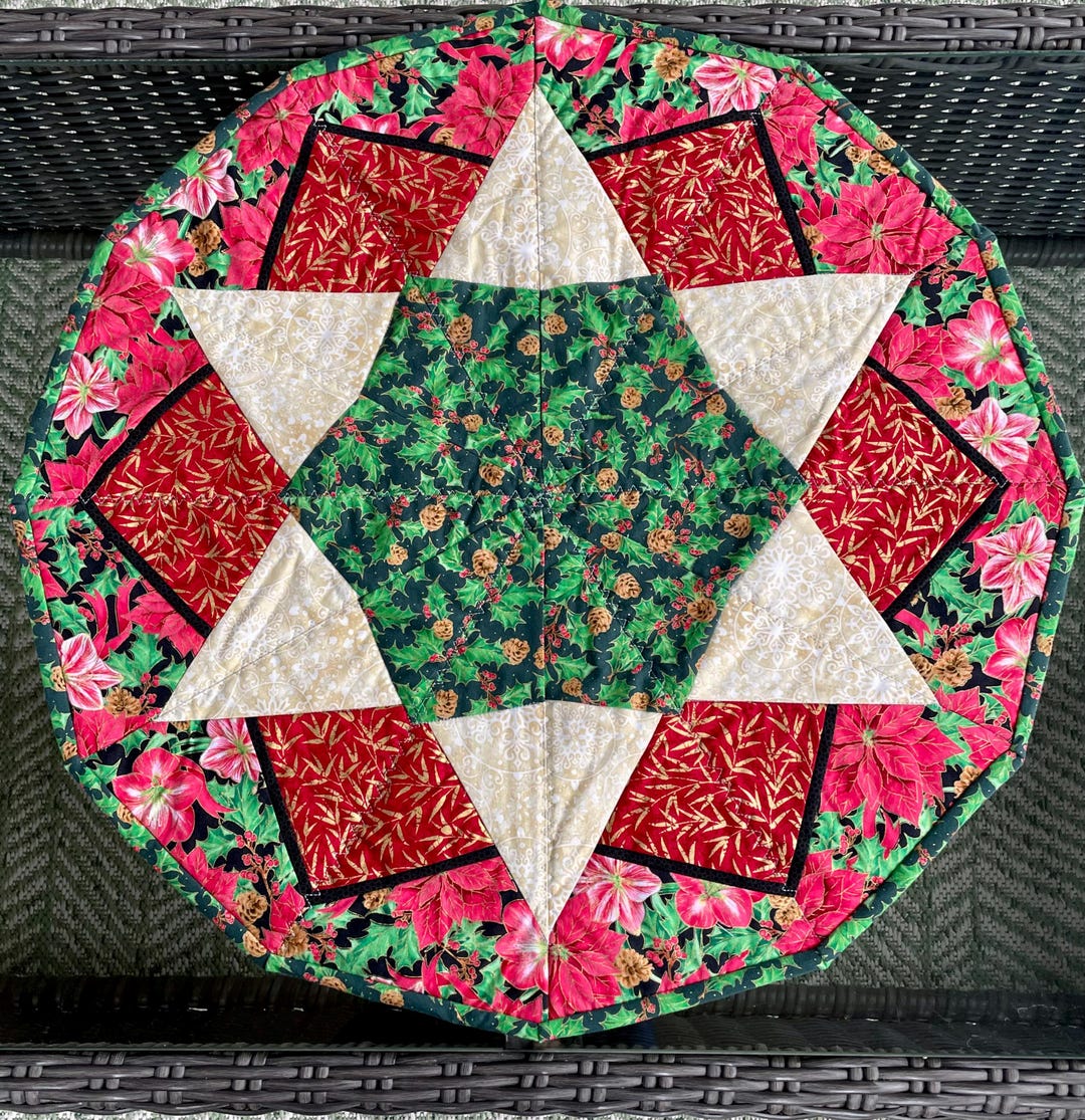Quilted Christmas Table Topper - Handmade Holiday Decor (18" Square) - Etsy