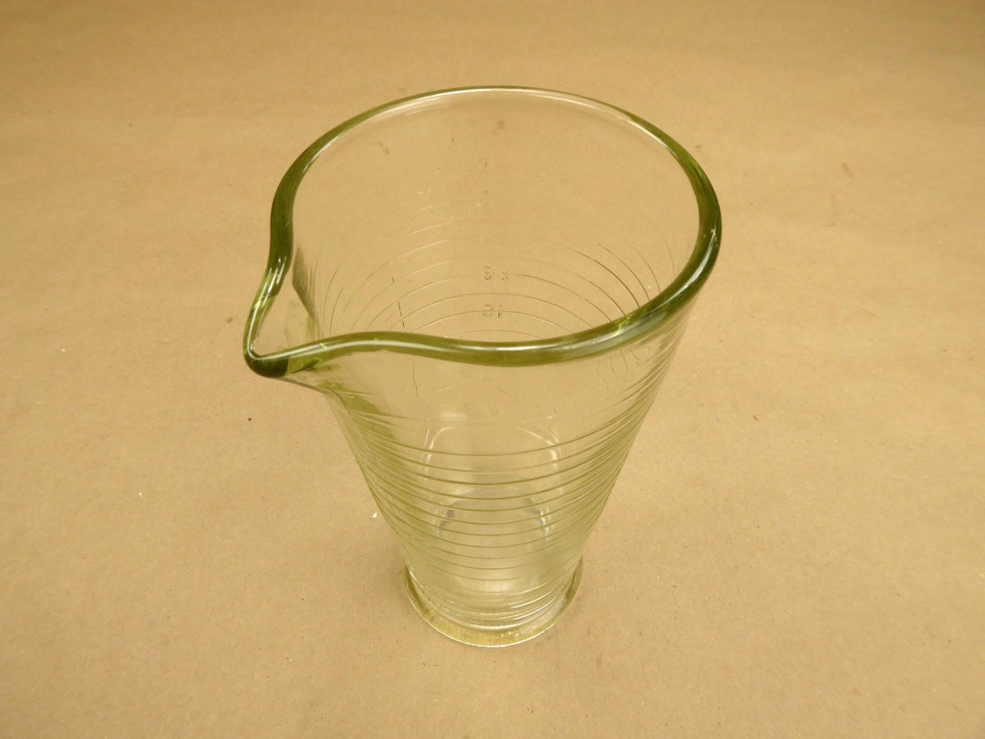 Vintage 32 Oz Footed Glass Graduated Beaker - Embossed - Single Pour ...