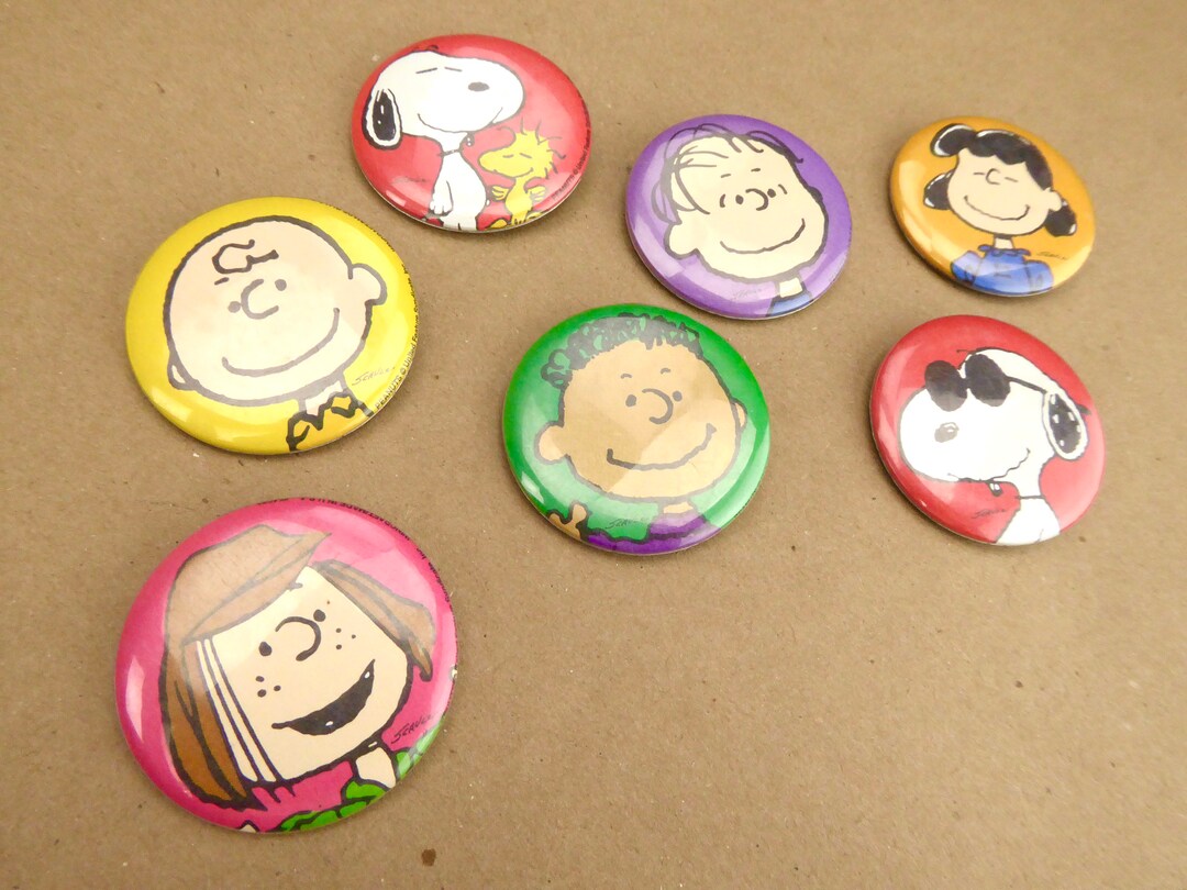 Vintage Peanuts Gang 7 Buttons on Card Snoopy Charlie Woodstock Lucy ...