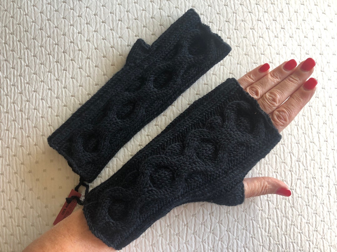Women's Girl's Mittens in Pure Black Merino Wool With Fancy Dots - Etsy