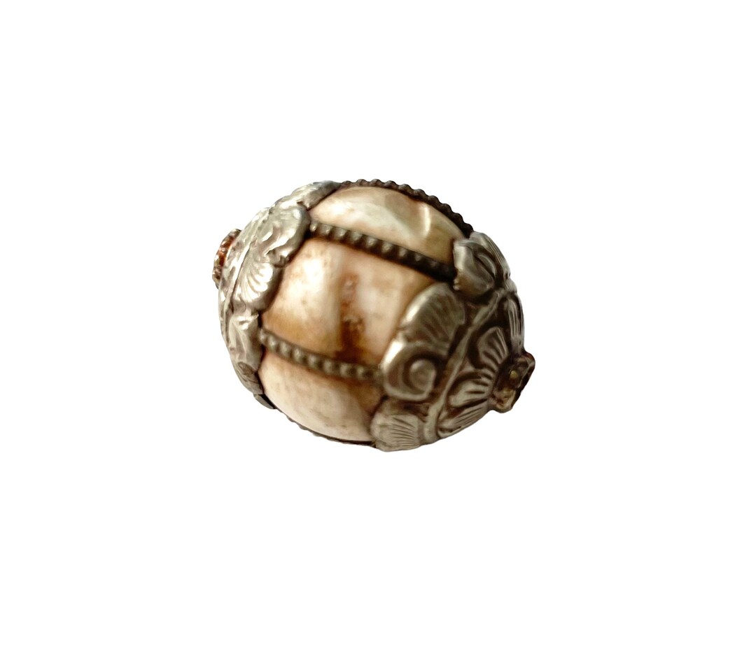 1 BEAD - Tibetan Ethnic Naga Conch Shell Bead With Tibetan Silver Metal ...