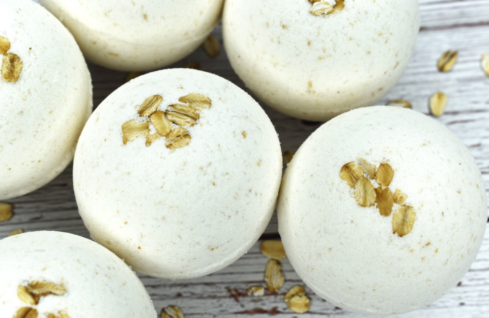 Oatmeal Milk Honey Bath Bomb: Moisturizing Fizzy Soak - Etsy