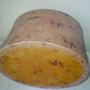 Vintg OVAL HAT BOX Oval Hat Box With Lid Faded Wallpaper Hat Box in Tan ...