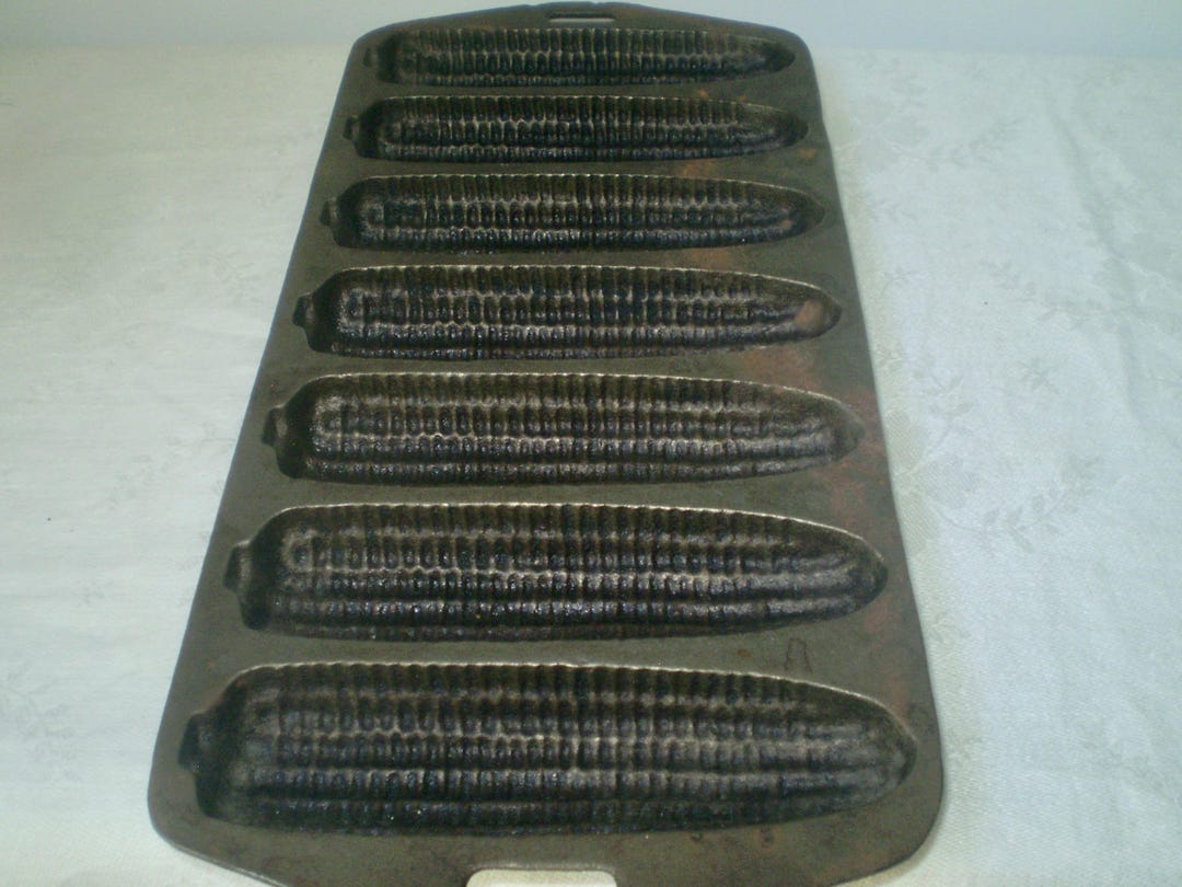 Vntg CAST IRON CORNCAKE Pan- Rustic Farmhouse Corn Cake Baking Pan ...