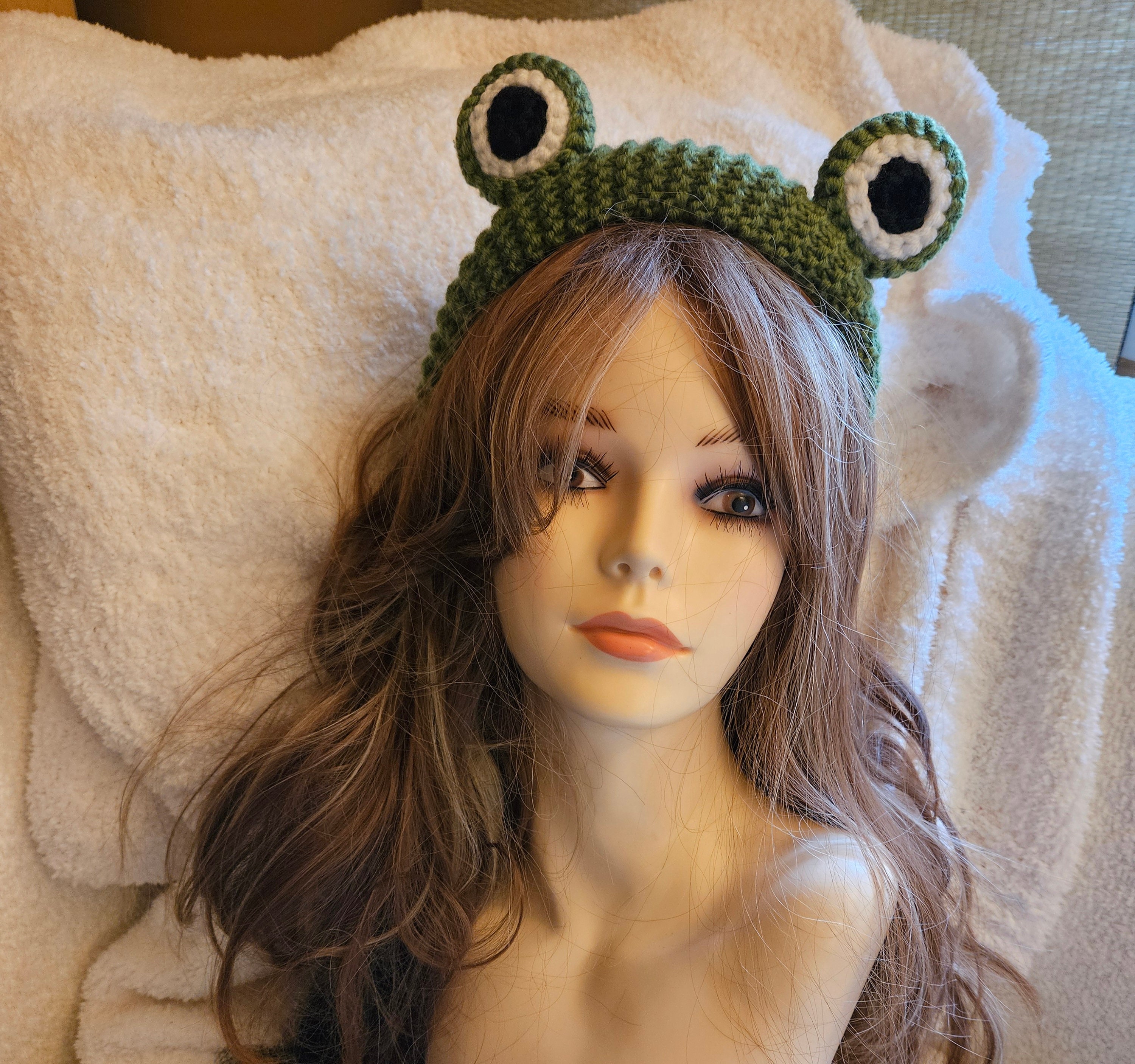 Green Knit Frog on Headband Frog Eyes Detail - Etsy