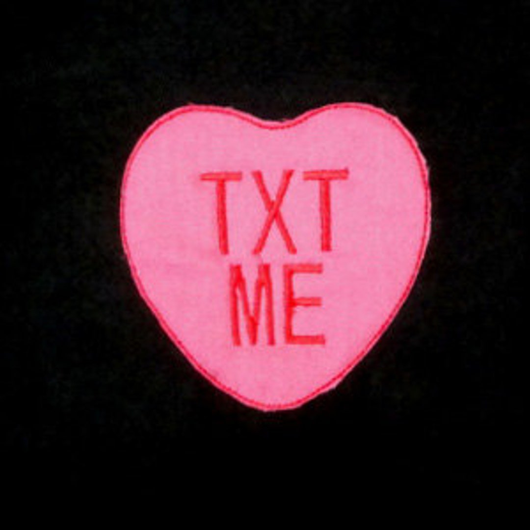 TXT ME Conversation Heart Valentine Raggy Applique - Text Me Applique ...