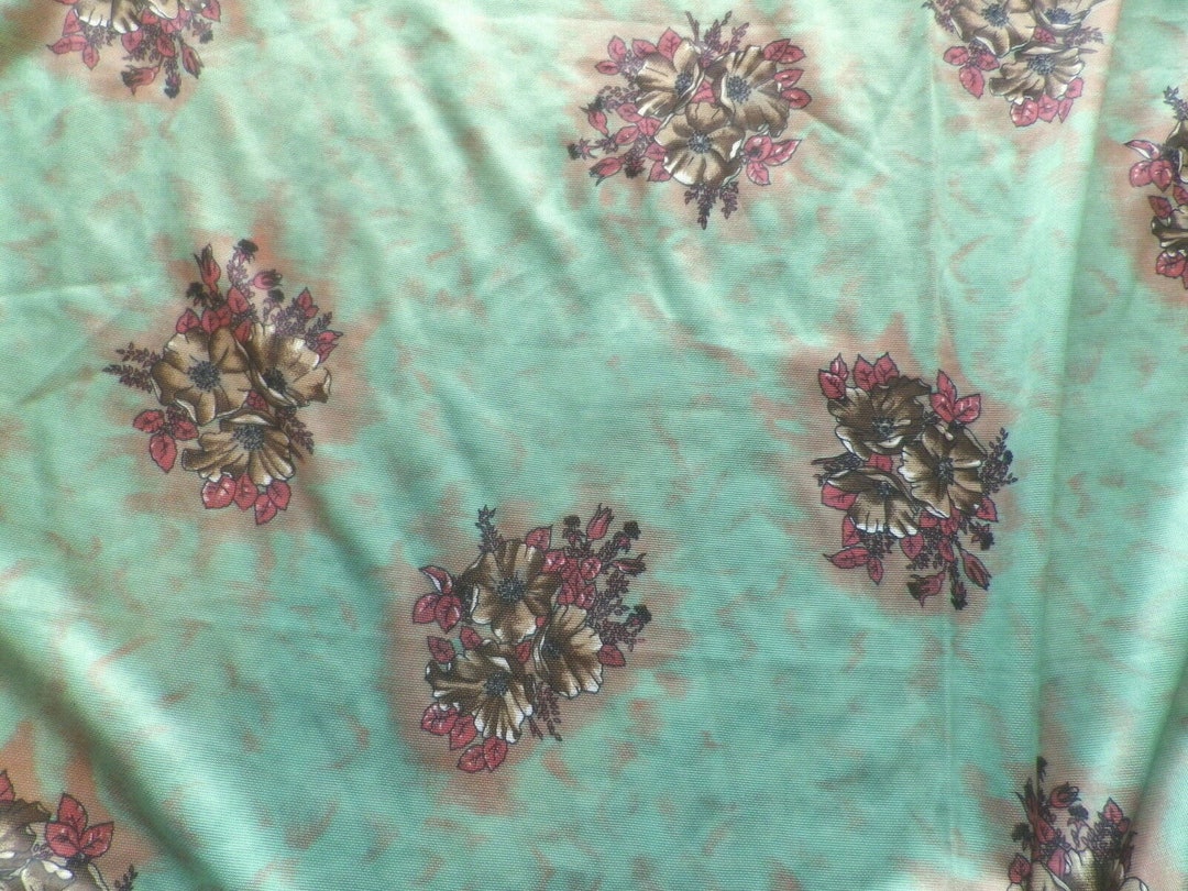 Vintage 1970s Smooth Crimplene Dress Fabric Green Floral Bunches 40"l ...