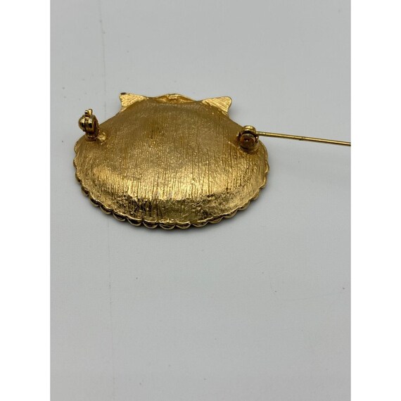 1960s Genuine Jade In Gold Tone Clam Shell Brooch-Uns… - Gem