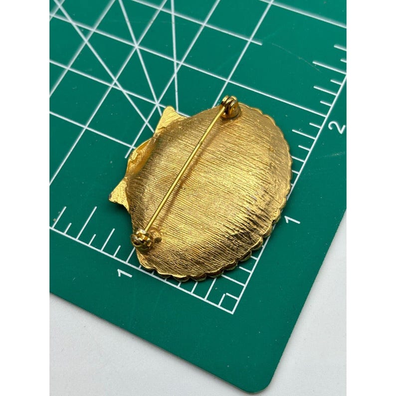 1960s Genuine Jade in Gold Tone Clam Shell Brooch-unsigned Vintage - Etsy