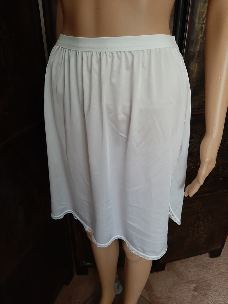 Nylon Half Slip Short Vanity Fair White Mini With Narrow Lace On Hem
