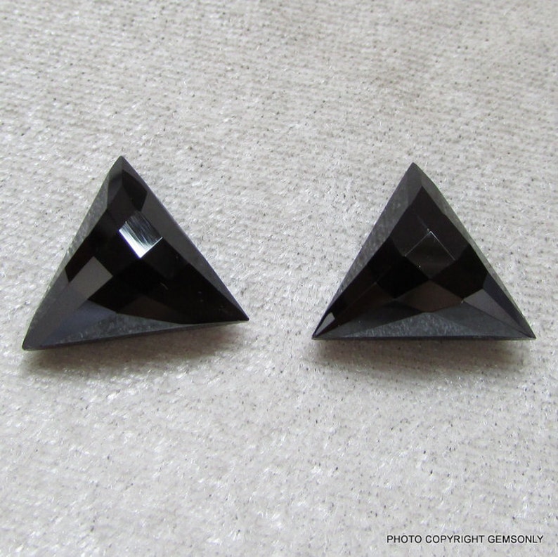 Buy 18mm NATURAL BLACK ONYX Triangular Pyramid Faceted Checker Cut ...