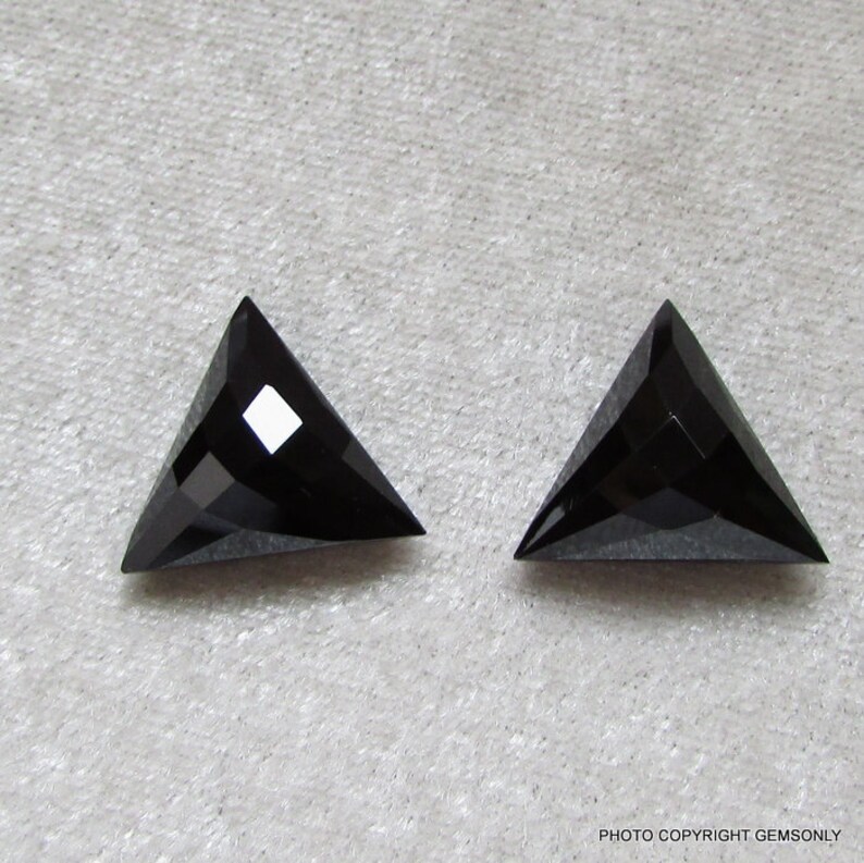 Buy 18mm NATURAL BLACK ONYX Triangular Pyramid Faceted Checker Cut ...