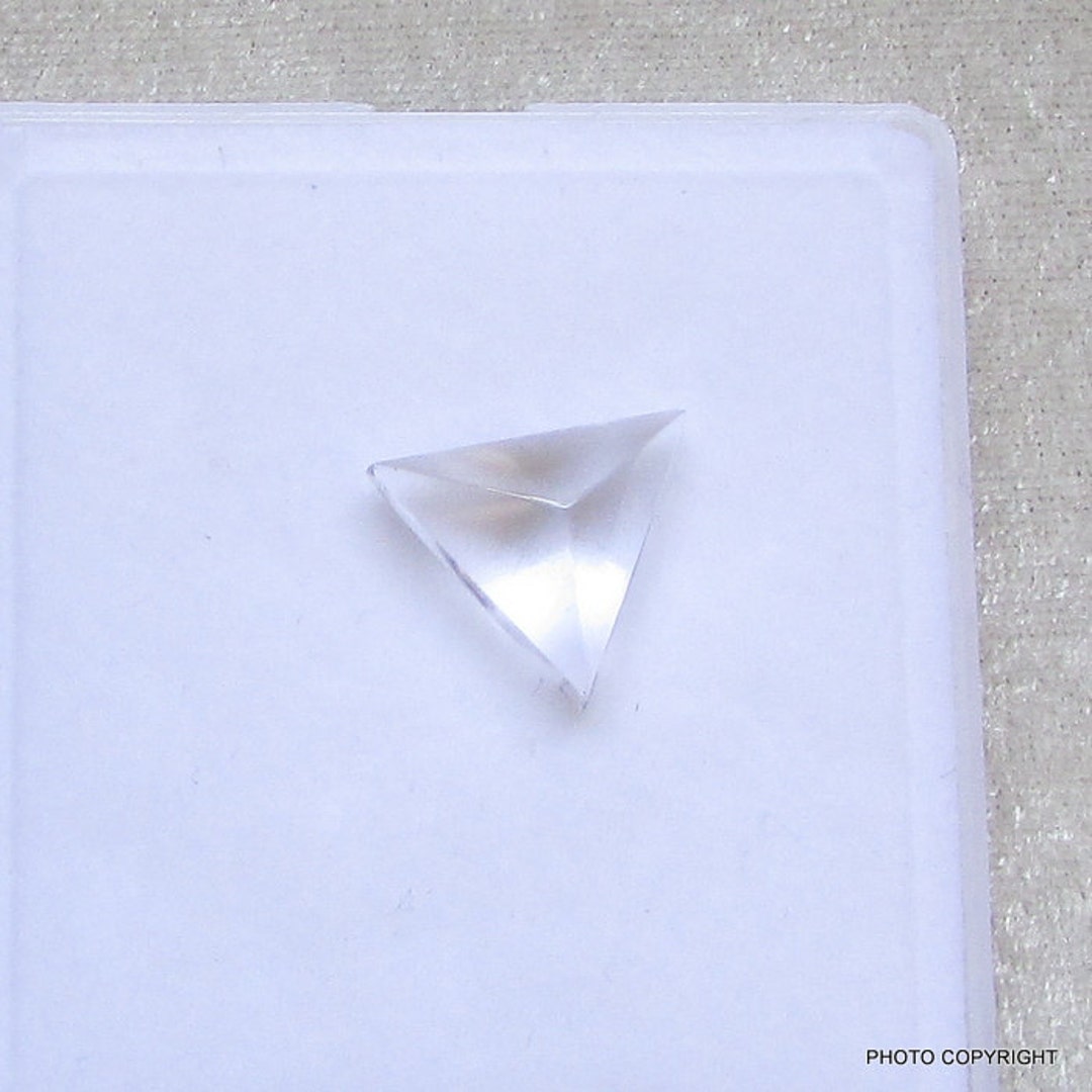 16mm NATURAL QUARTZ Triangular Pyramid Smooth Polish Carve Cut Good ...
