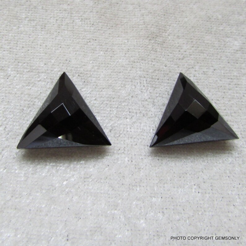 Buy 18mm NATURAL BLACK ONYX Triangular Pyramid Faceted Checker Cut ...
