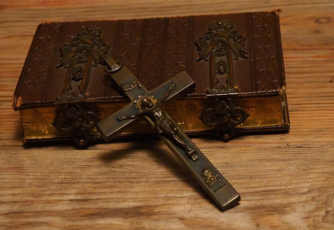 Antique Pectoral Skull Cross Bones Crucifix Pendant Gold Look With ...