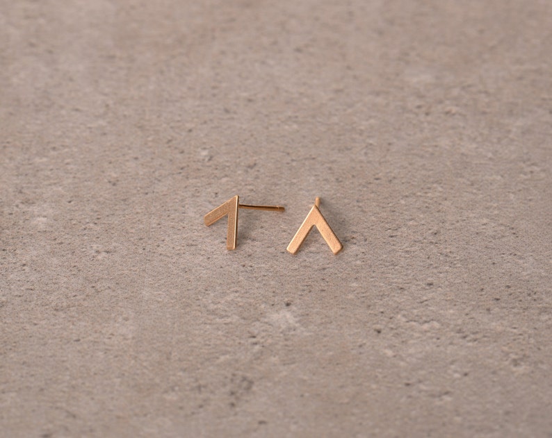 Gold V Earrings Geometric Studs Minimalist Gold Jewelry - Etsy