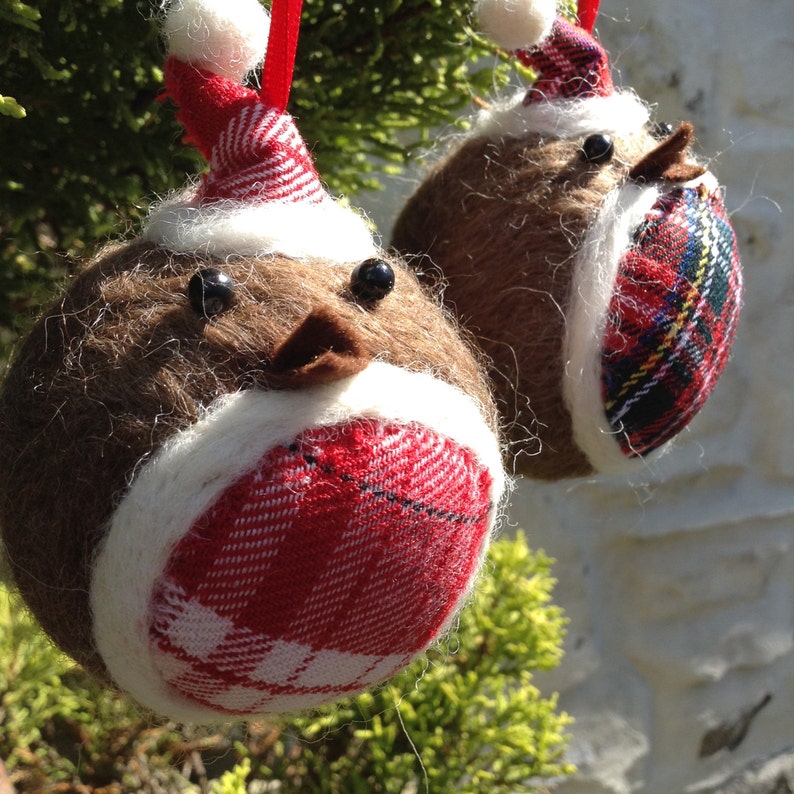 Handmade Needle Felted Robin bauble with tartan tummy | Etsy
