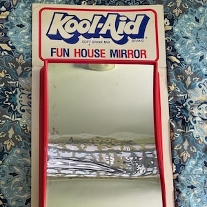 funhouse mirror synonym