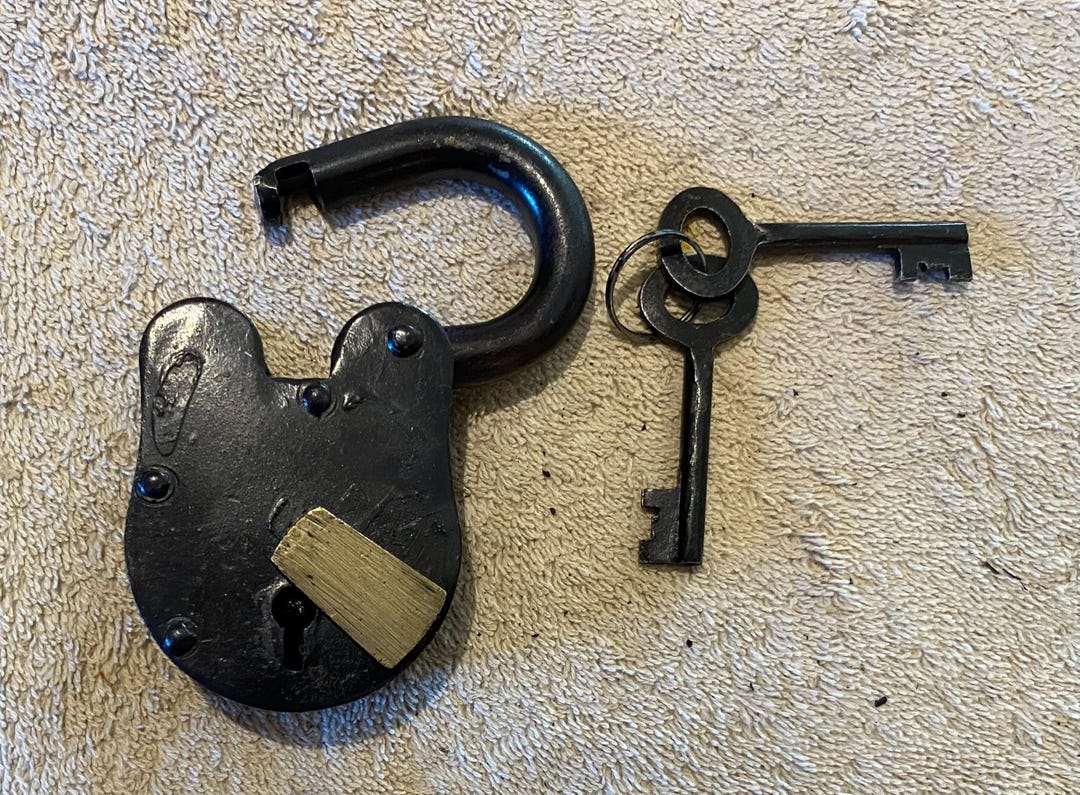 PADLOCK ONLY, JAILERS Lock With 2 Working Keys. Painted Black With Brass Keyhole Cover. This ...